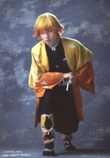 Official photo (male) / actor Keisuke Ueda (善逸 Agatsuma) / Whole body ...