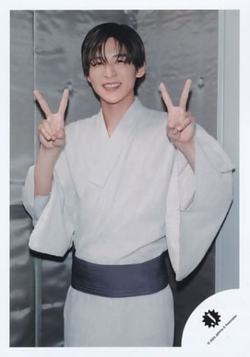 Snow Man / Meguro Ren / Upper body / "Takizawa Kabuki-ZERO FINAL" goods off shot / official ...