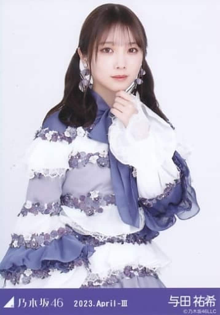 Yuki Yoda / Upper body ・ Red and white 2022 costumes / Normal ...