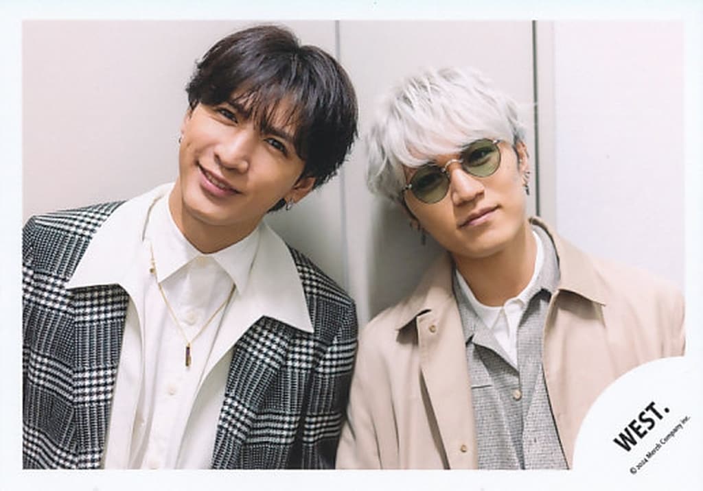 生写真(STARTO)/アイドル/WEST. WEST./藤井流星・神山智洋/横型・バストアップ/アルバム「AWARD」MV＆ジャケ写オフショット/公式生写真 | Goods ...