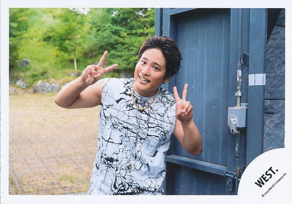 生写真(STARTO)/アイドル/WEST. WEST./桐山照史/横型・上半身/シングル「絶体絶命 / Beautiful / AS ONE」MV＆ジャケ写オフショット/公式生写真 ...