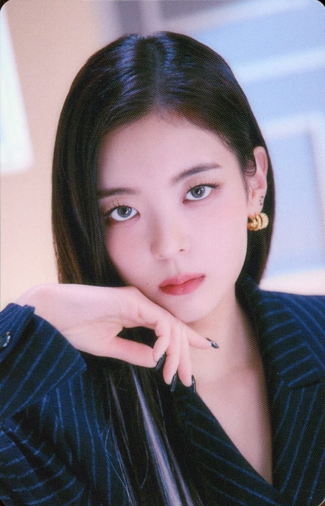 ITZY/LIA (rear) / "ITZY THE 1st WORLD TOUR in JAPAN" photo card | Toy Hobby | Suruga-ya.com