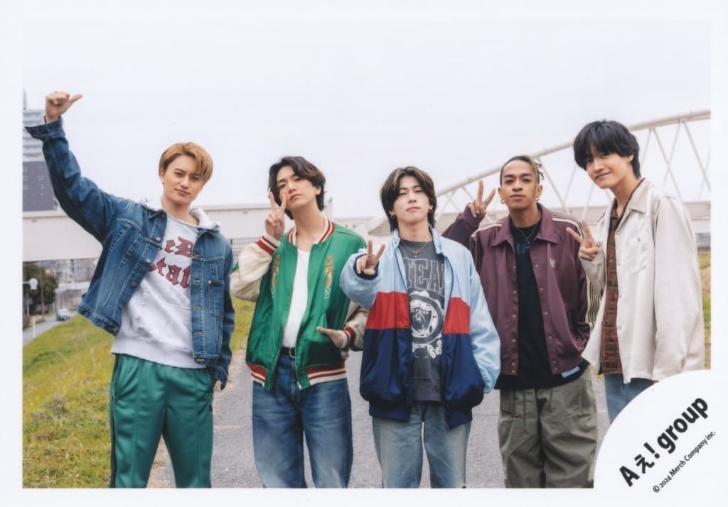 Aee! group / Gather (5 people) / Horizontal ・ Above the knees / "Aee ...
