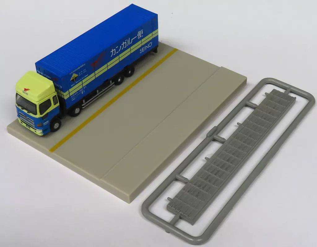 Railway model 1/150 HINO PROFIA FW (8 x 4) Seino Transportation ...