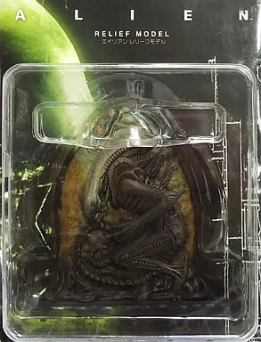 Figure Alien (sitting) light color Ver. "Alien" relief model | Toy ...