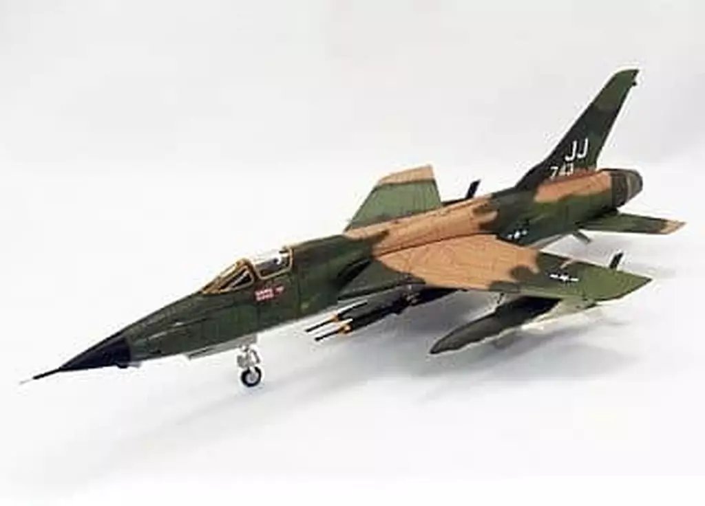 Minicar [Damaged Goods] 1/72 F-105D Thunderchief "Arkansas Traveler ...