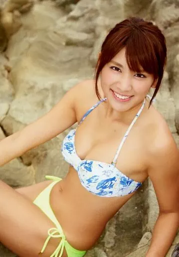 Official photo (female) / Gravure idol Ikumi Hisamatsu / Above the Knee / Swimsuit Blue / White ...