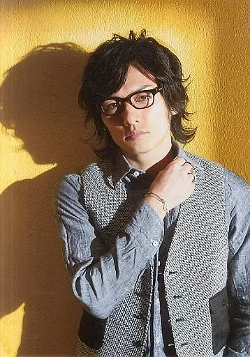 Official photo (male) / actor Yuki Kubota / Upper Body / Shirt Blue ...