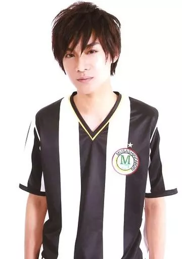 Official photo (male) / actor Yuhei Sagawa (Ryo Mikami) / Upper body / Uniform / Front body ...