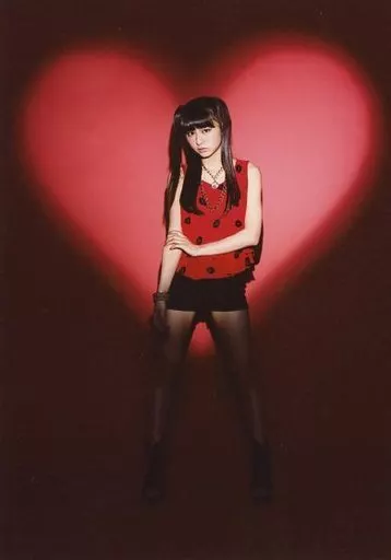 Official photo (female) / idol / Fairies Fairies / Mahiro Hayashida / Whole Body / Costume Red ...