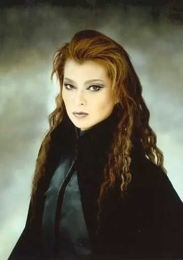 Official photo (female) / Takarazuka Revue (moon group) / actress Takarazuka Revue (Moon group ...