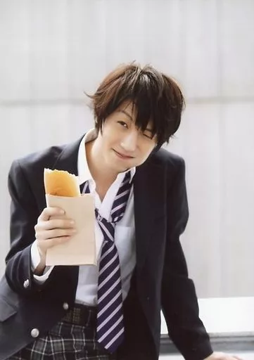 Official photo (male) / actor Hiroki Suzuki / Upper body, costume uniform, black, white, bread ...