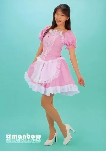 Official photo (female) / voice actor Kikuko Inoue / Whole Body / Costume Pink / White / Left ...