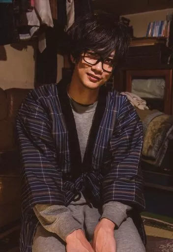 Official photo (male) / actor Ryōma Baba / Knee-Up, Sitting, Costume Gray, Blue, Short Coat ...