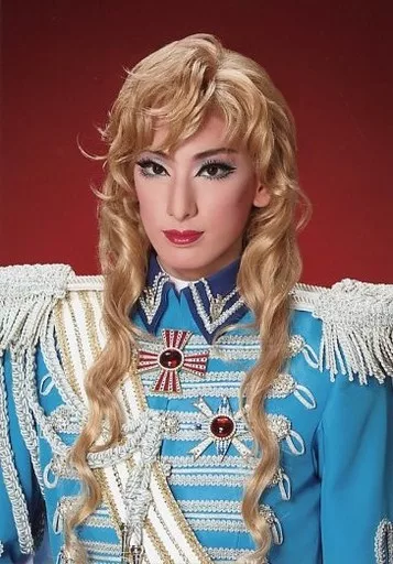 Official photo (female) / Takarazuka Revue (Hanagumi) / actress Takarazuka Revue (Hanagumi ...