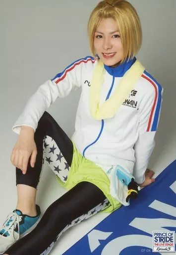 Official photo (male) / actor Kaito KUMAGAI (Hozumi, Kohinata) / Knee ...
