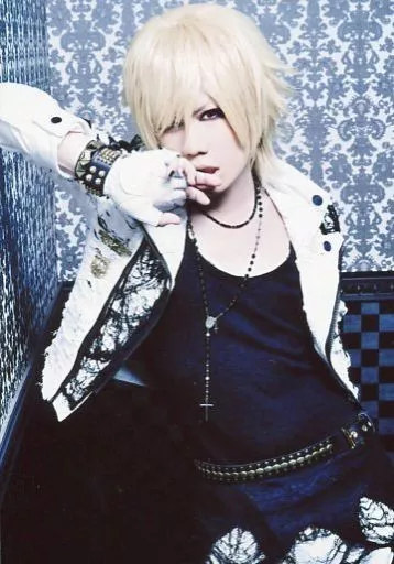 Official photo (Male) / visual kei band / Sadie Sadie / Mao / Upper ...