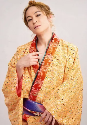 Official photo (male) / actor Yuki Fujiwara (Kitahachi) / Upper Body ...