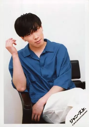 Official photo (Johnnys) / idol / Snow Man Snow Man / Ryota Miyadate / Knee-Up, Sitting, Costume ...