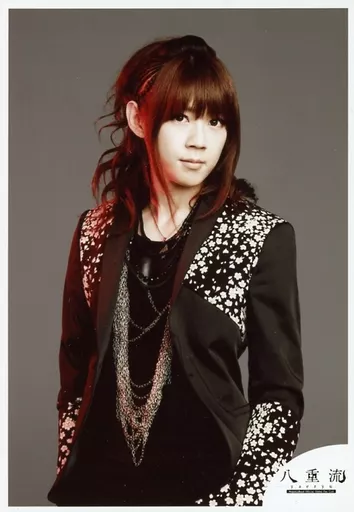 Official photo (male) Wagakki Band / Asa / upper body / costume black ...