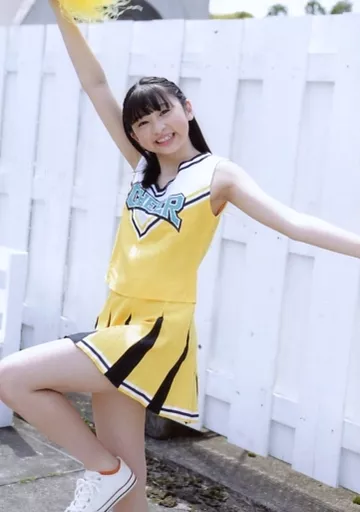 Official photo (female) / Junior idol Airi 月見里 / Knee-High / Costume White / Yellow ...