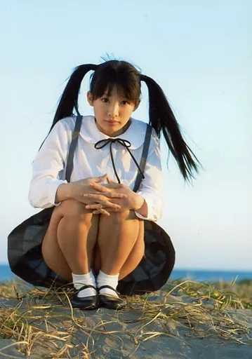 Official photo (female) / Gravure idol / Fashion model Hikari Shiina / Whole Body / Costume ...