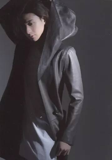 Official photo (male) / actor Yudai Furukawa / Above Knee, Costume ...