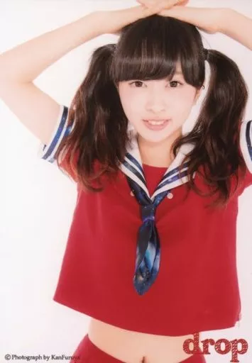 Official photo (female) / idol / drop Drop / Misato Mizaki / upper body, costume red, both heads ...