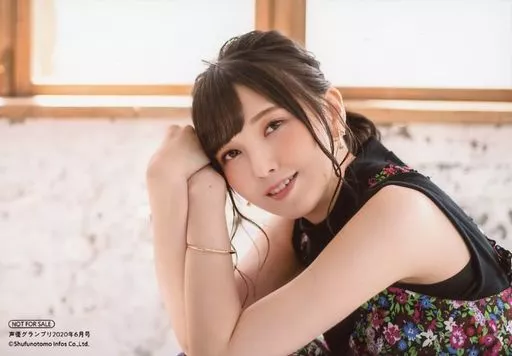 Official photo (female) / voice actor Akari Kito / magazine "Voice ...