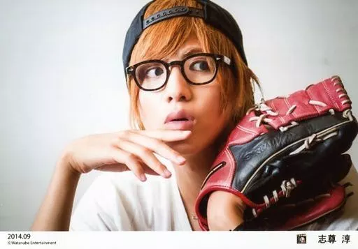 D2 / Jun Shison / Horizontal Type / Bust Up / Costume White / Glasses / Hat / Right Hand ...