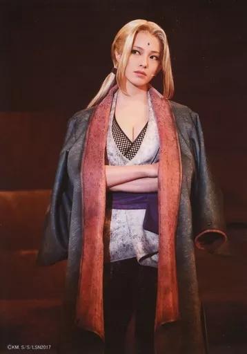 Official photo (female) / actress Seshiru Ohko (Tsunade) / Live Photo ...