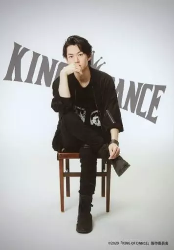 Official photo (male) / actor Masanari Wada (Kaito MIURA) / Body, Seat, Chair / Stage "KING OF ...