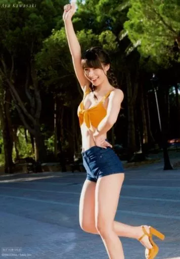 Official photo (female) / Gravure idol Aya Kawasaki / Whole Body (Off Tarumi) / Costume Yellow ...