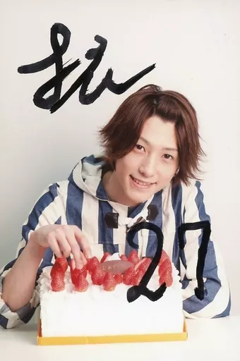 Official photo (male) / actor ☆ Hiroki Suzuki / with handwritten signature ・ Bust Up ・ Costume ...