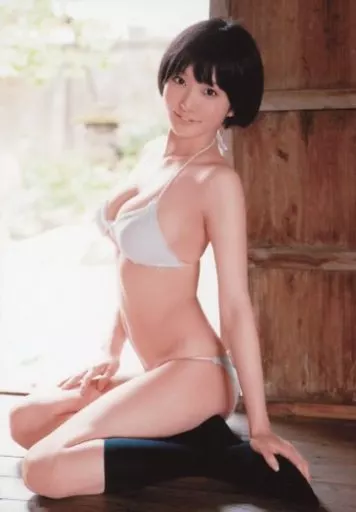 Official photo (female) / Gravure idol Yurika Narahara / Whole-body / Swimsuit white / Socks ...