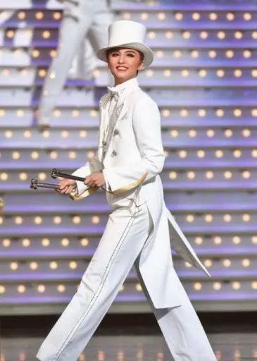 Official photo (female) / Takarazuka Revue (moon group) / actress Takarazuka Revue (Moon Group ...