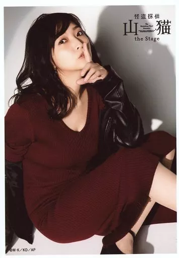 Official photo (female) / actress HIRATA Yuka (Rikako) / Sitting / "Kaito Tantei Yamaneko the ...