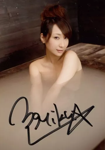 Official photo (female) / Gravure idol ☆ Miku Konno / with handwritten signature / DVD 「 Colors ...
