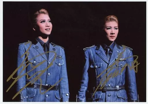 Official photo (female) / Takarazuka Revue (star group) / actress ☆ Takarazuka Revue (Star ...
