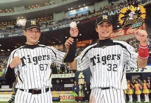 Hanshin Tigers / Ryota Arai / Suguru Iwazaki / Live Photo / Horizontal / 「 2014.04.02 ...