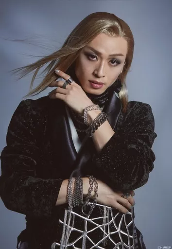 Official photo (male) / actor Makoto Hori Ueno (Jo OGUMO) / Upper body ...