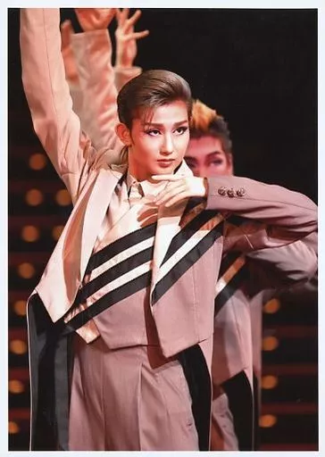 Official photo (female) / Takarazuka Revue (star group) / actress Takarazuka Revue (Hoshigumi ...