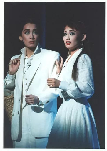 Takarazuka Revue (Tsukigumi) / Hoshika KUZE, Mai Kazahana / Live photo ...