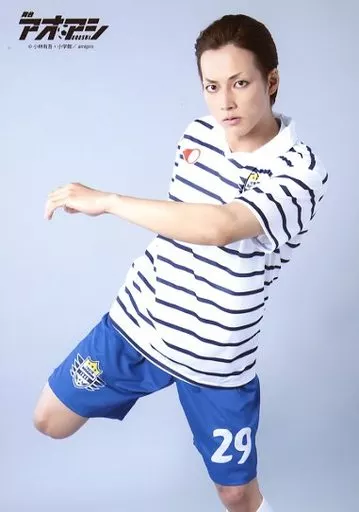 Official photo (male) / actor Katsuta HATANI (Akinori Kaneda) / Knee ...