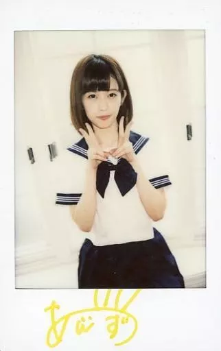 Official photo (female) / Gravure idol ☆ Apricot / with handwritten signature / DVD 「 First ...