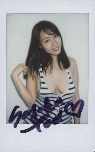 Official photo (female) / Gravure idol ☆ TODO Sayaka / with handwritten signature / DVD "Milky ...