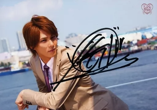 Official photo (male) / actor ☆ Yoshikazu Kotani (Tsuburaya) / with handwritten signature ...